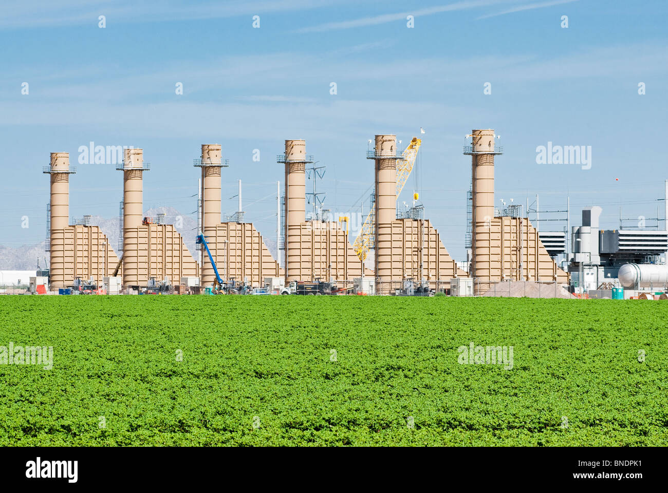 A new quick-start natural gas power plant under construction in Arizona ...