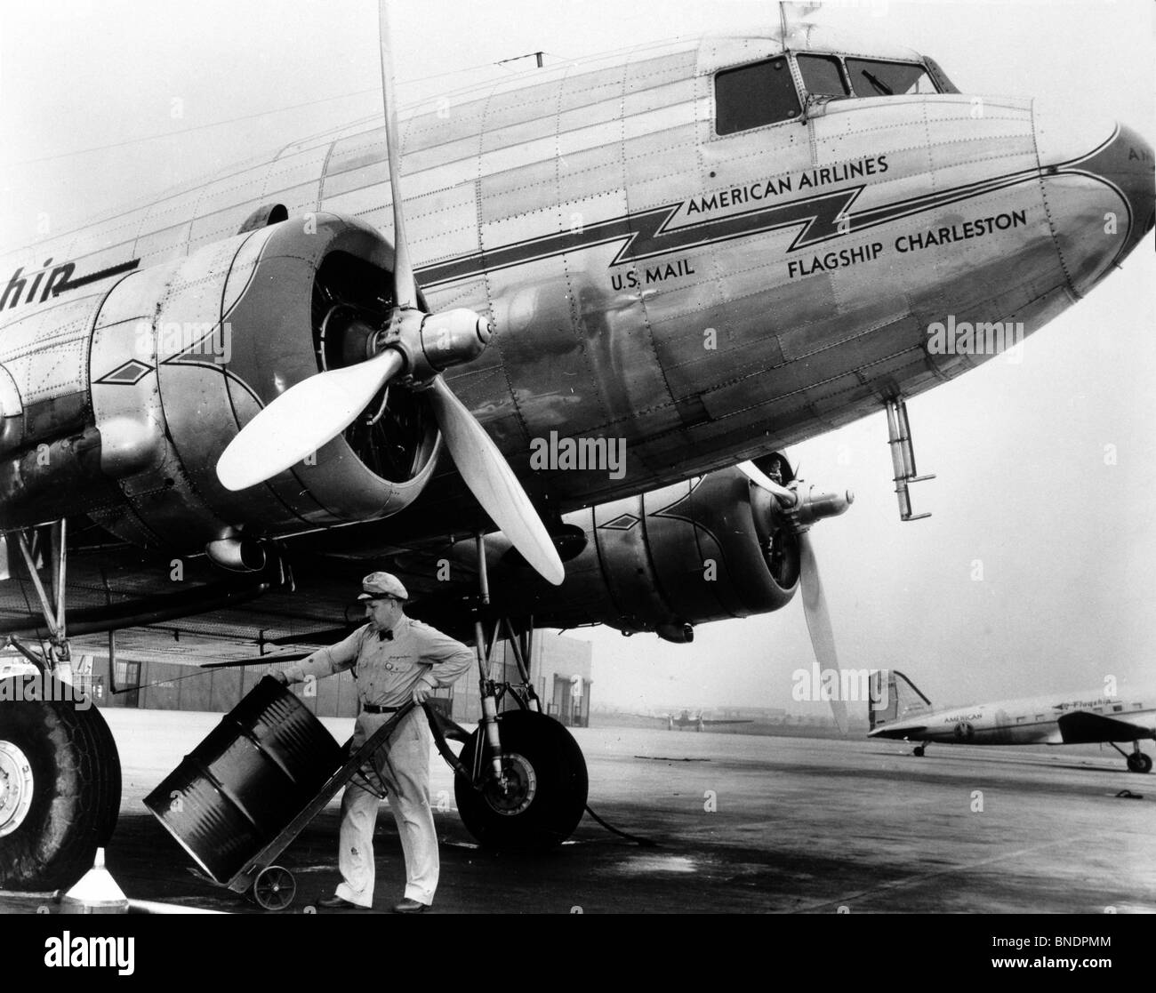 Airplane travel 1940s hi-res stock photography and images - Alamy