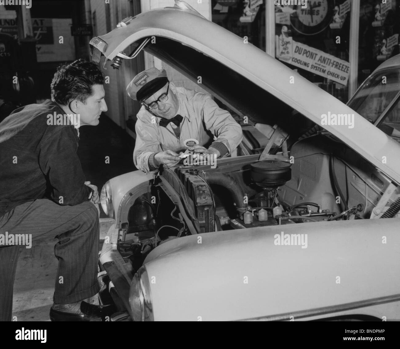 1940s mechanic hi-res stock photography and images - Alamy
