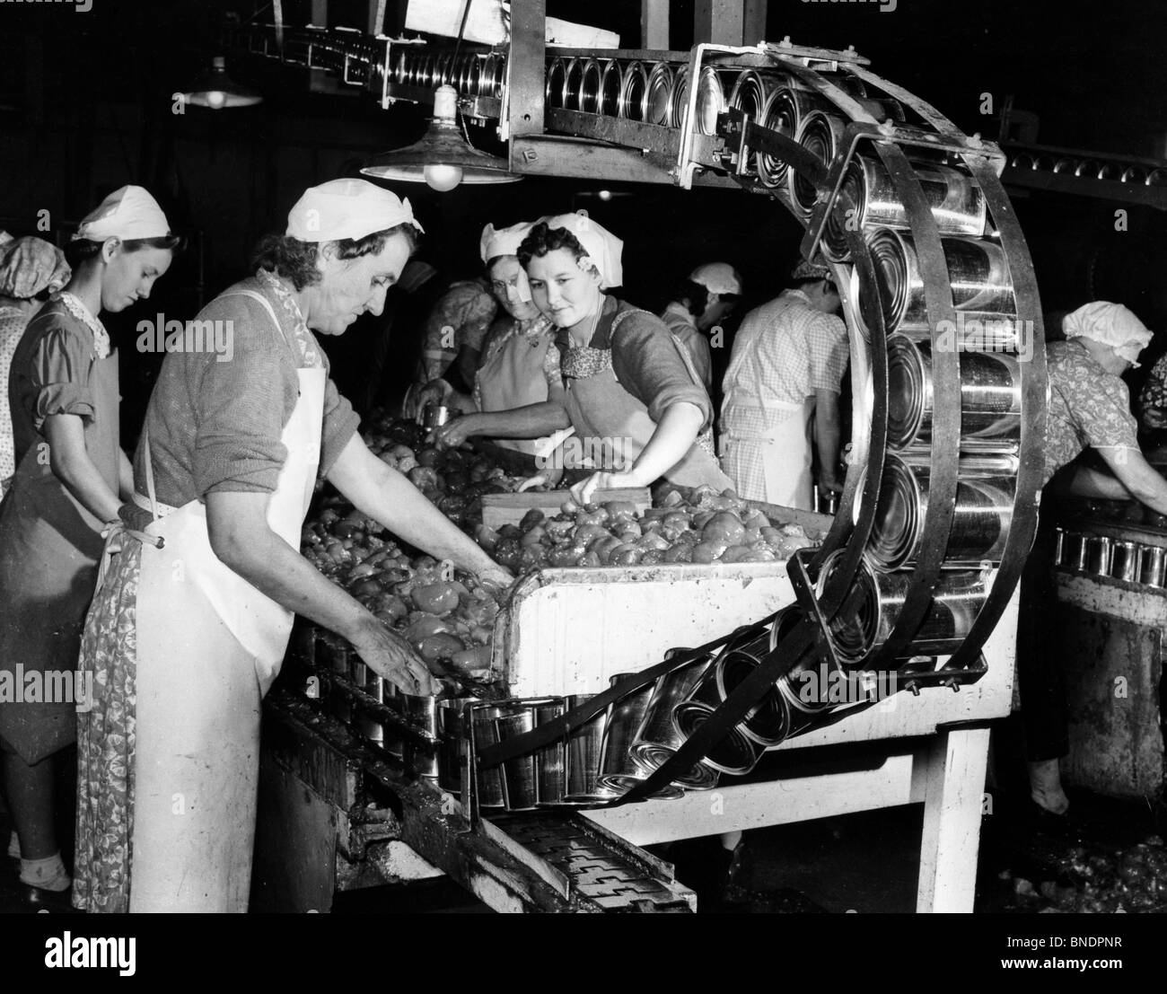 1940's women apron hi-res stock photography and images - Alamy