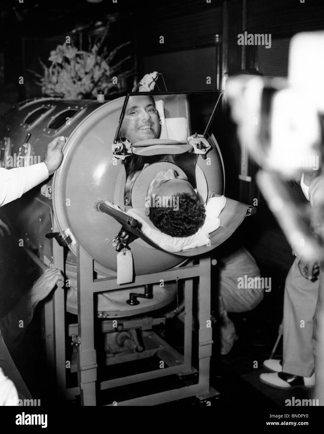 Iron lung hi-res stock photography and images - Alamy