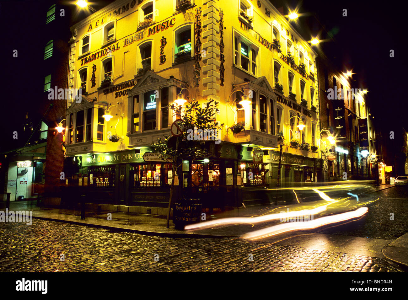 Bars and pubs at night in Dublin, Ireland Stock Photo - Alamy