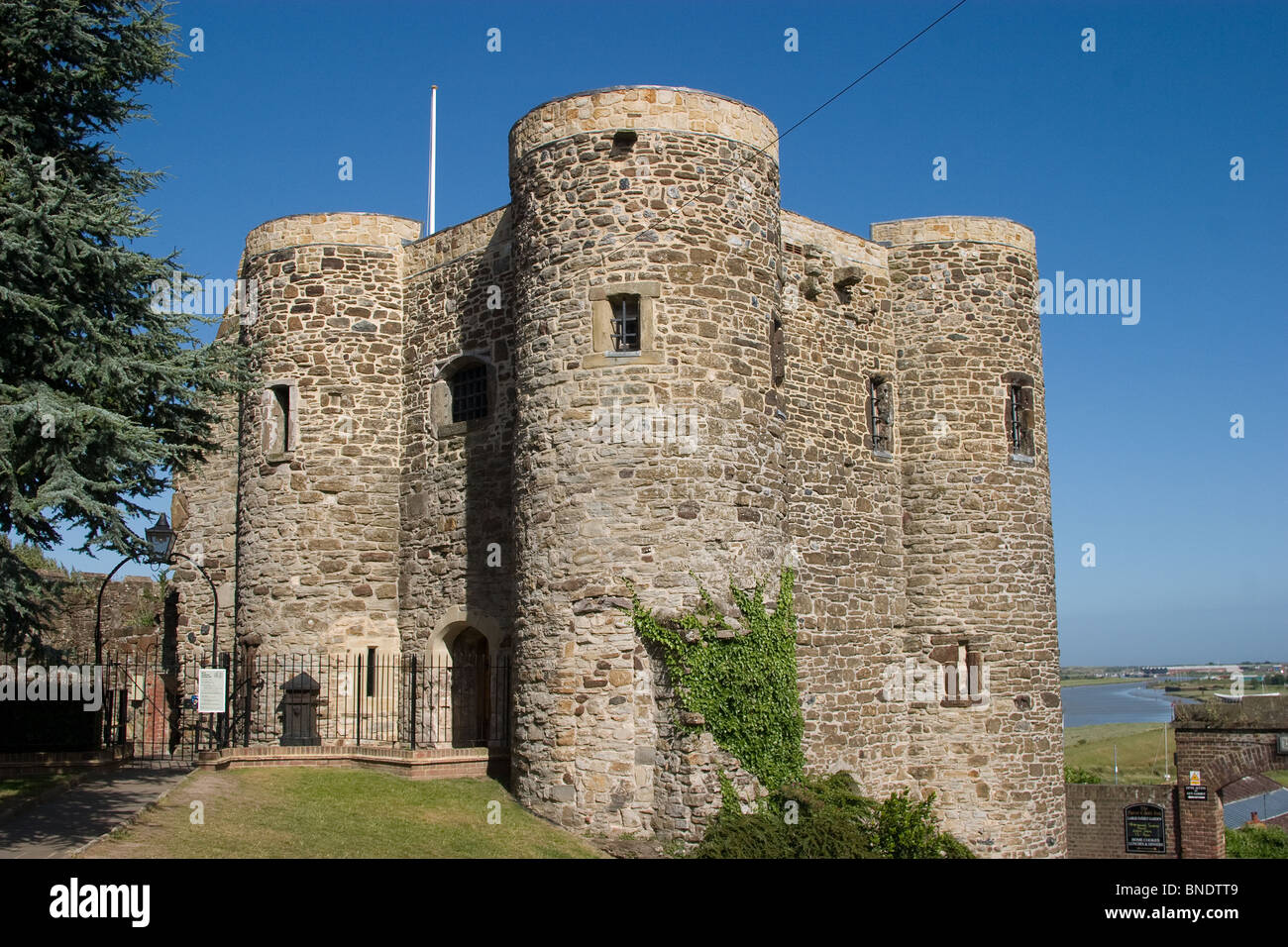 Rye medieval castle turret blue sky sunny entrance Stock Photo - Alamy