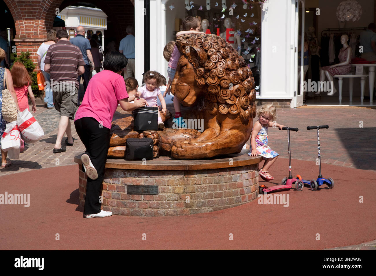 Lion and Lamb Yard, Farnham Surrey Stock Photo - Alamy