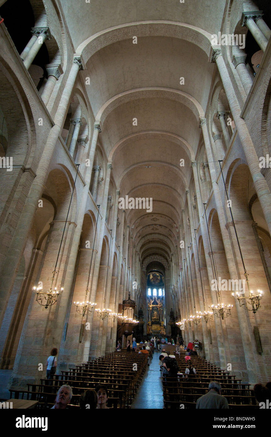 Romanesque france hi-res stock photography and images - Alamy