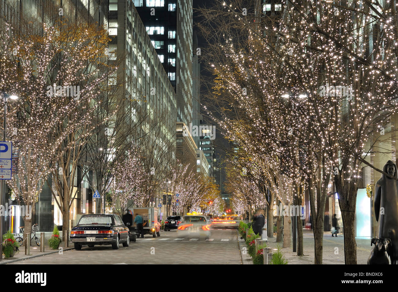 Night shot of main shopping street in Tokyo`s financial district ...