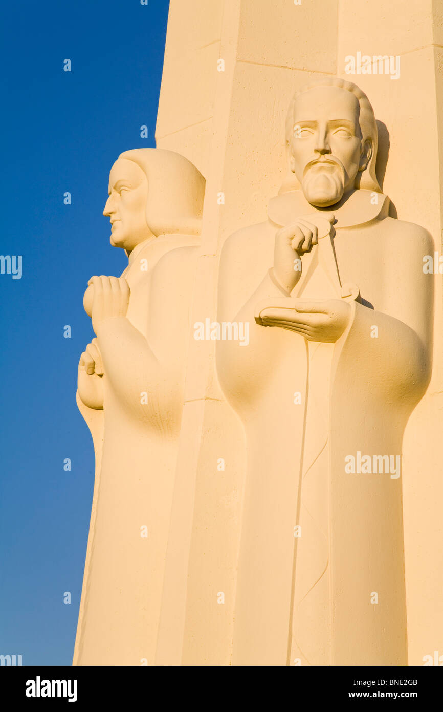 Statue griffith observatory hi-res stock photography and images - Alamy