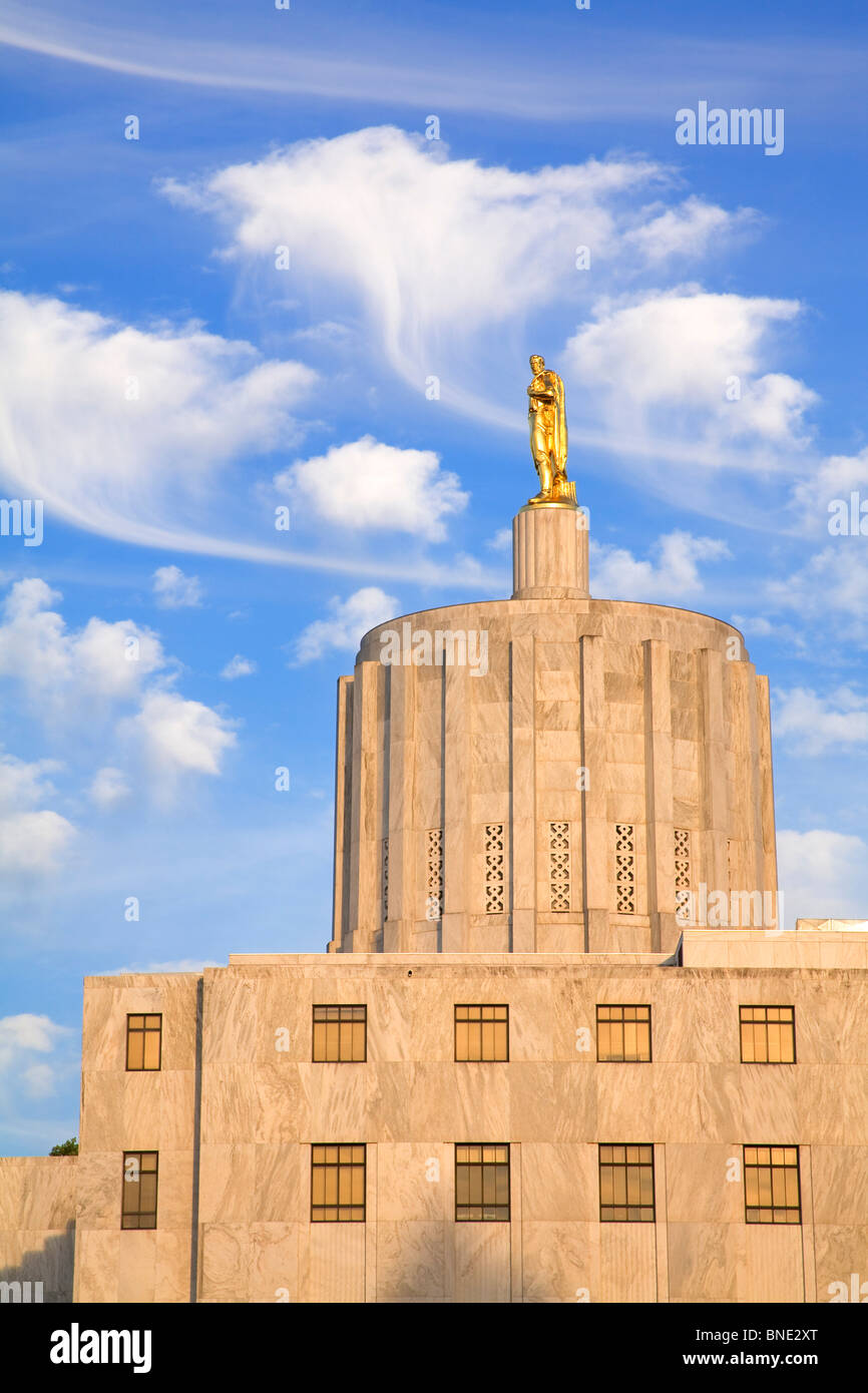 Gold pioneer on oregon capitol building hi-res stock photography and ...