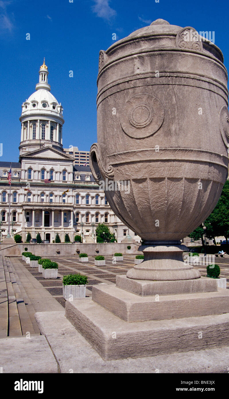 USA, Maryland, Baltimore, stone sculpture at City Hall Stock Photo - Alamy