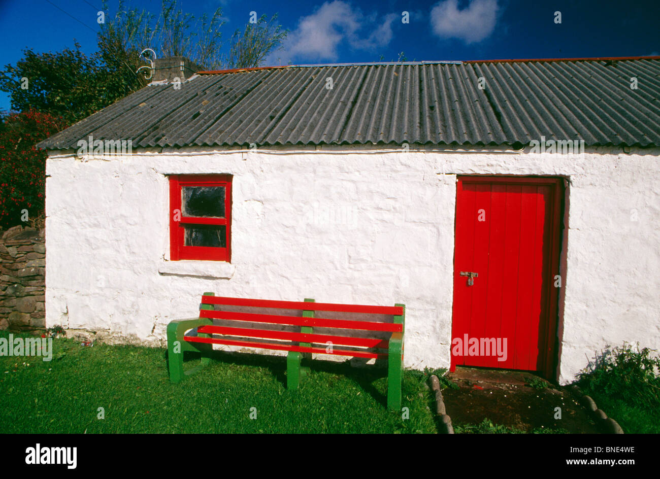 Bench in front of house hi-res stock photography and images - Alamy