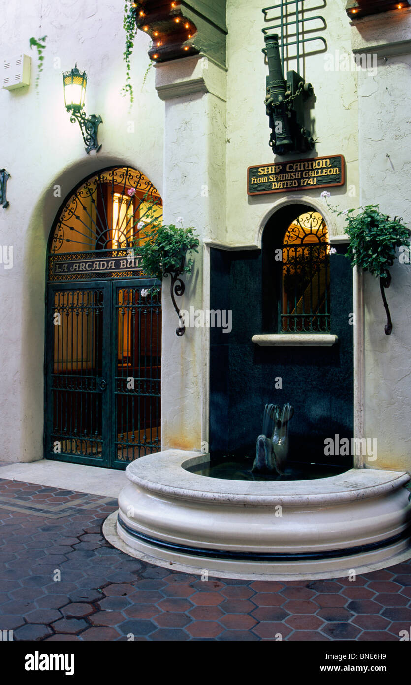 Arcada exterior hi-res stock photography and images - Alamy