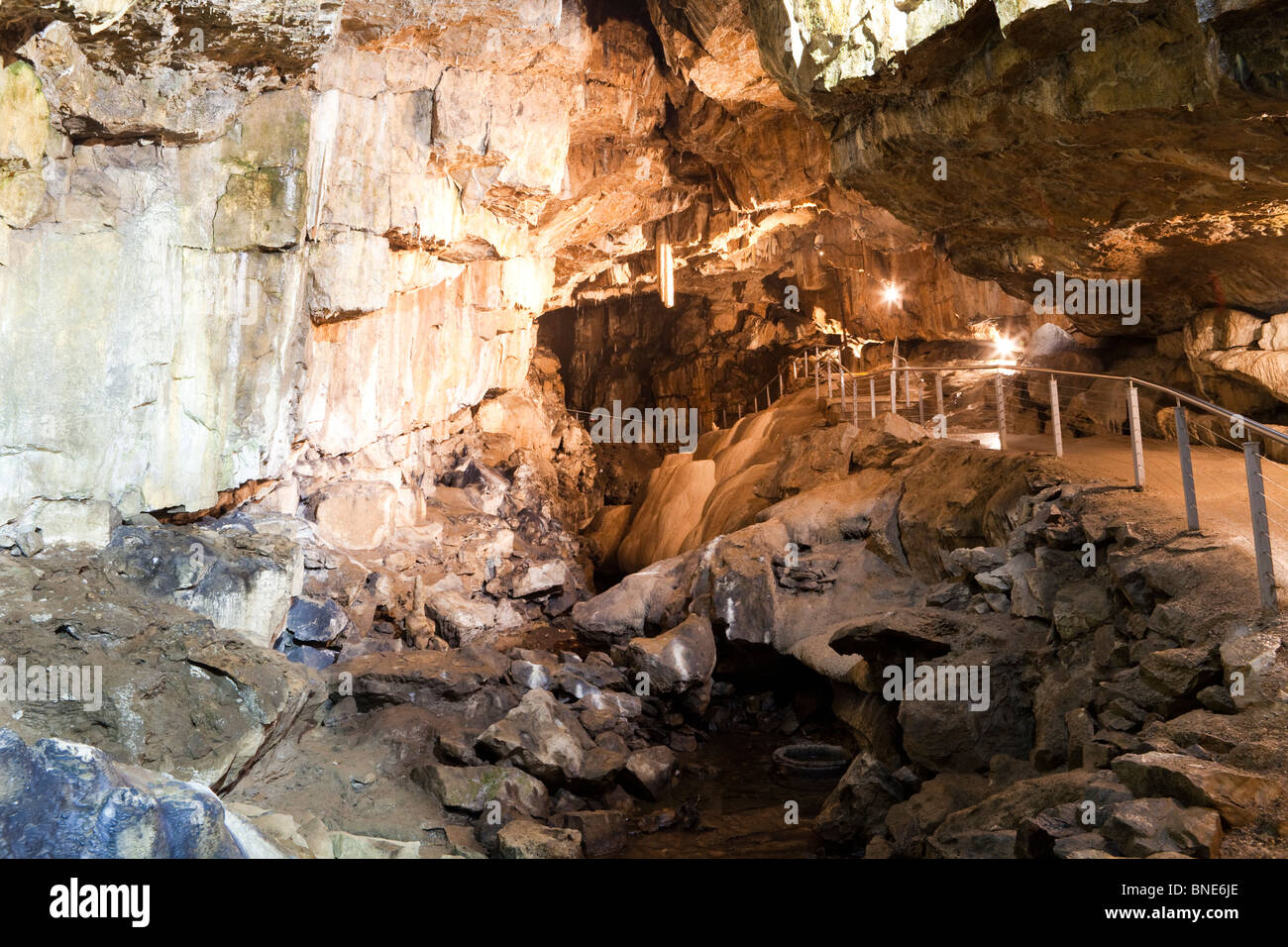 Pooles cavern and peak district and uk hi-res stock photography and ...