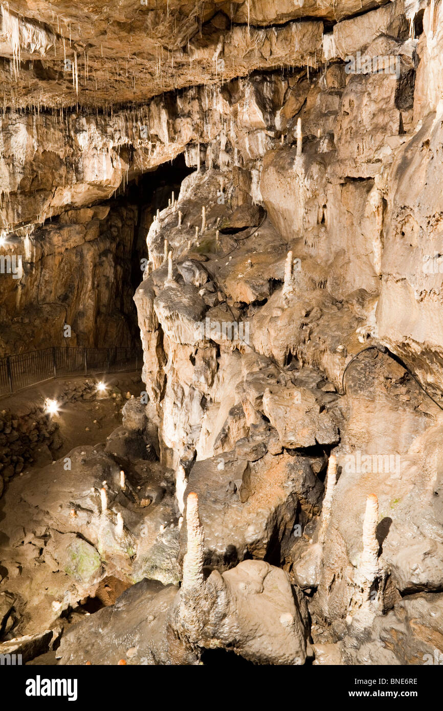 Peak cavern hi-res stock photography and images - Alamy