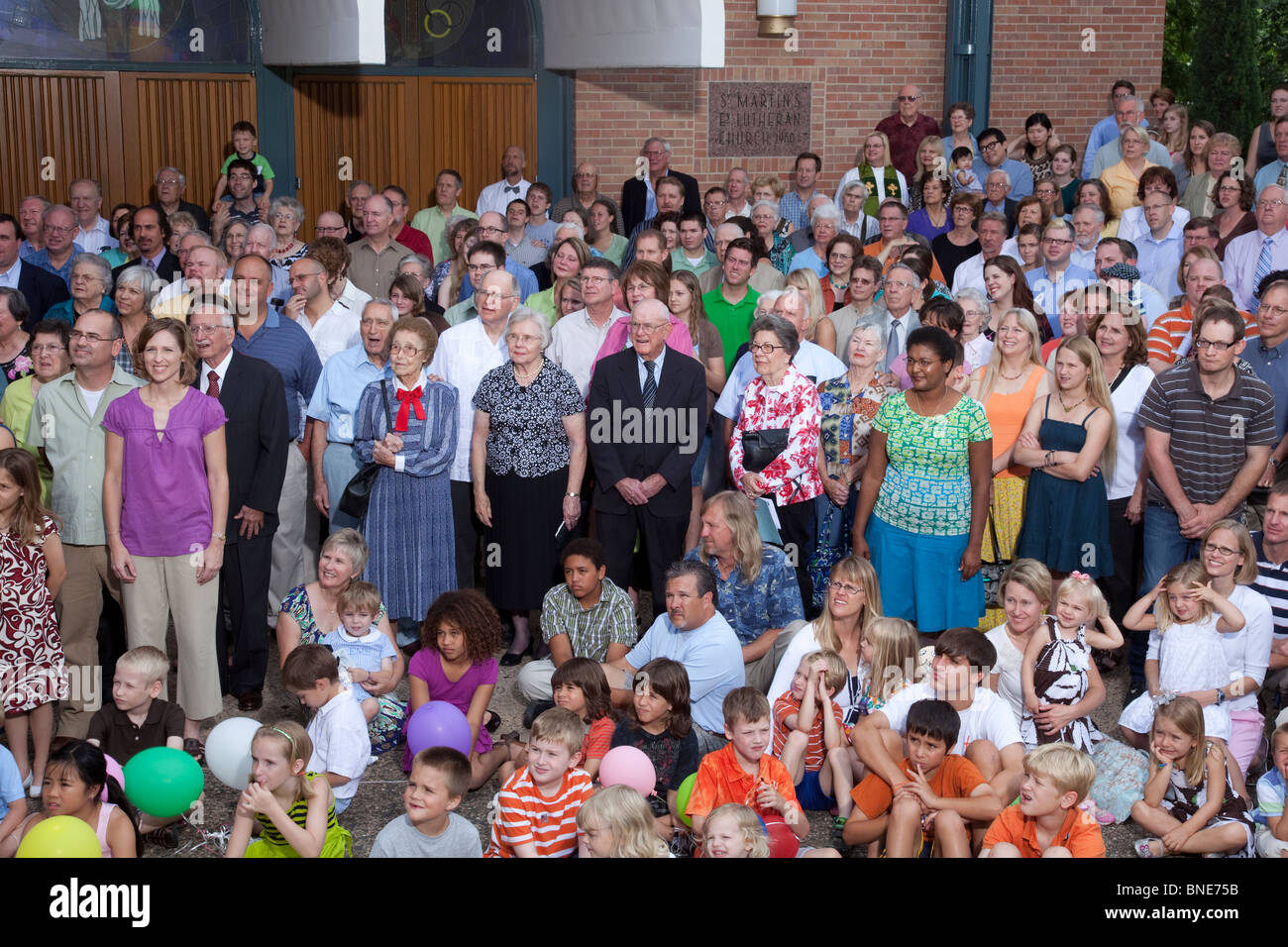 Congregation outside church hi-res stock photography and images - Alamy