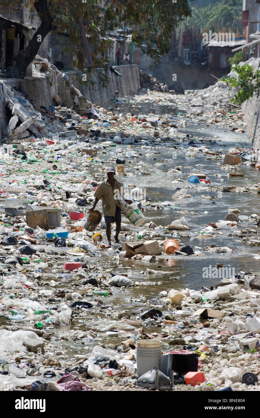 River filled with garbage hi-res stock photography and images - Alamy