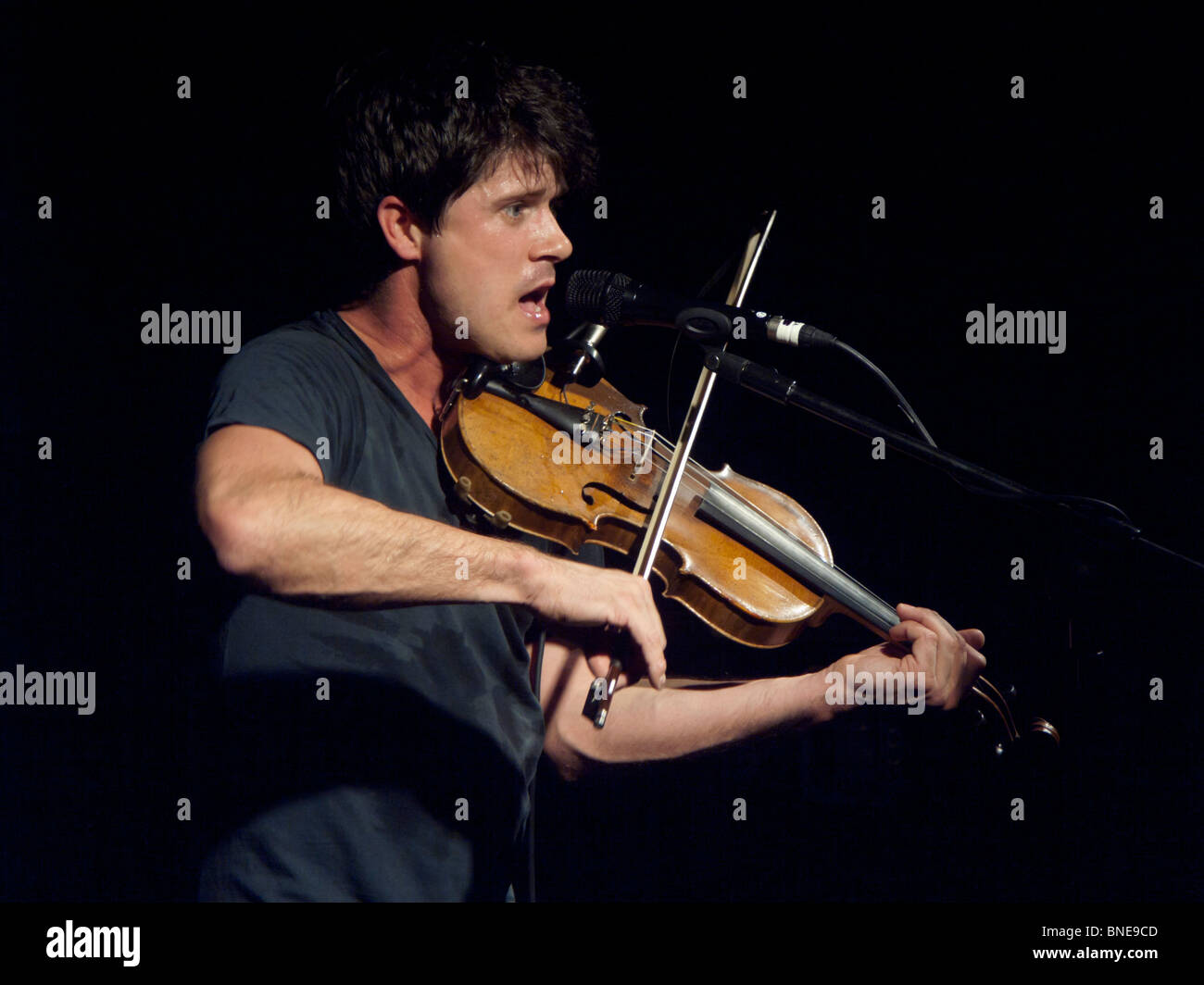British folk fiddle player singer hi-res stock photography and images ...