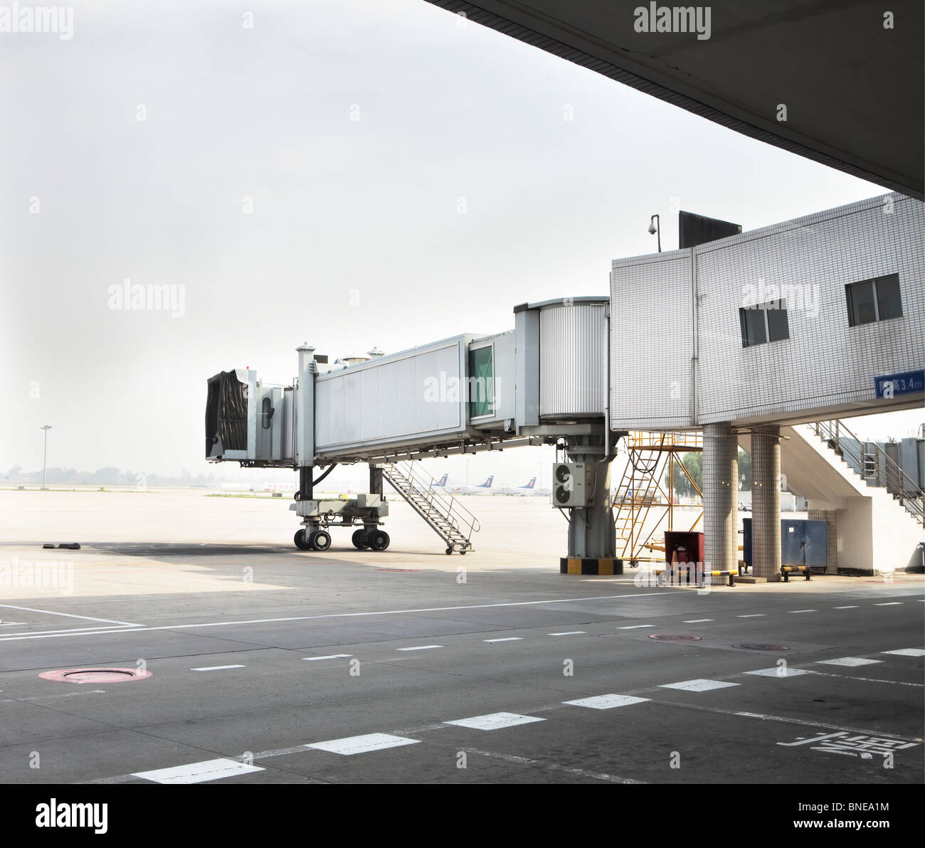 Passenger boarding bridge at an airport, China Stock Photo - Alamy