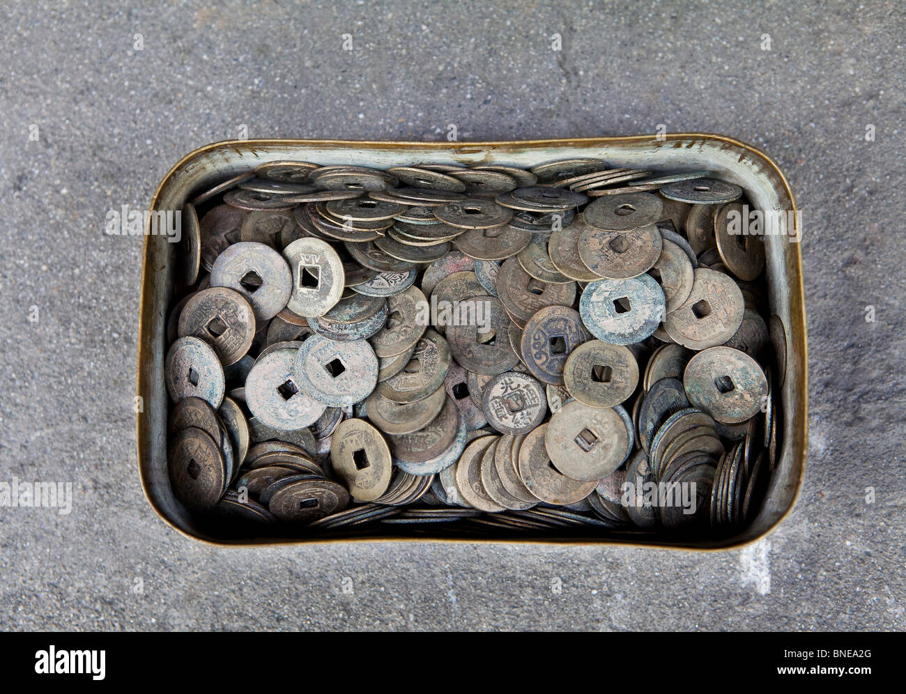 Chinese round box hi-res stock photography and images - Alamy
