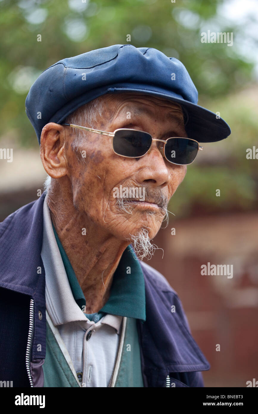 Elderly man in Shaxi Village, Yunnan Province, China Stock Photo - Alamy