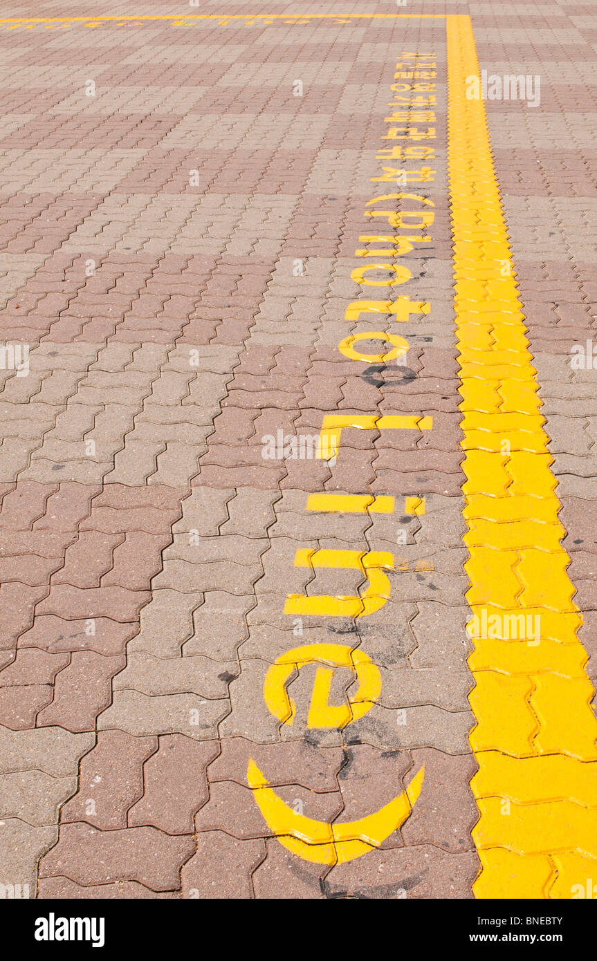 Dmz line hi-res stock photography and images - Alamy