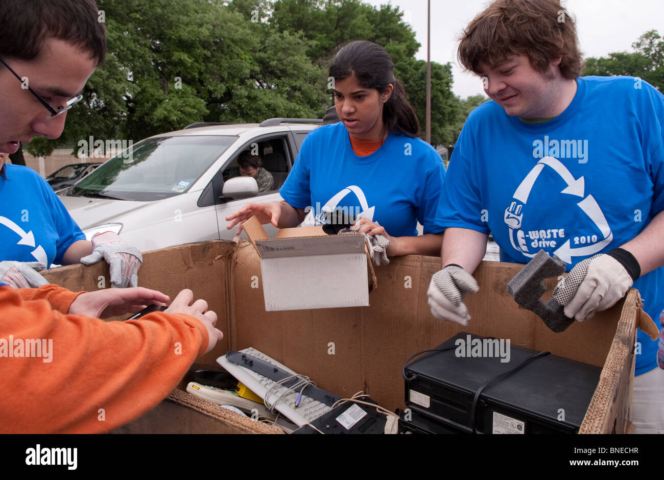 Usa college 'students recycling hi-res stock photography and images - Alamy