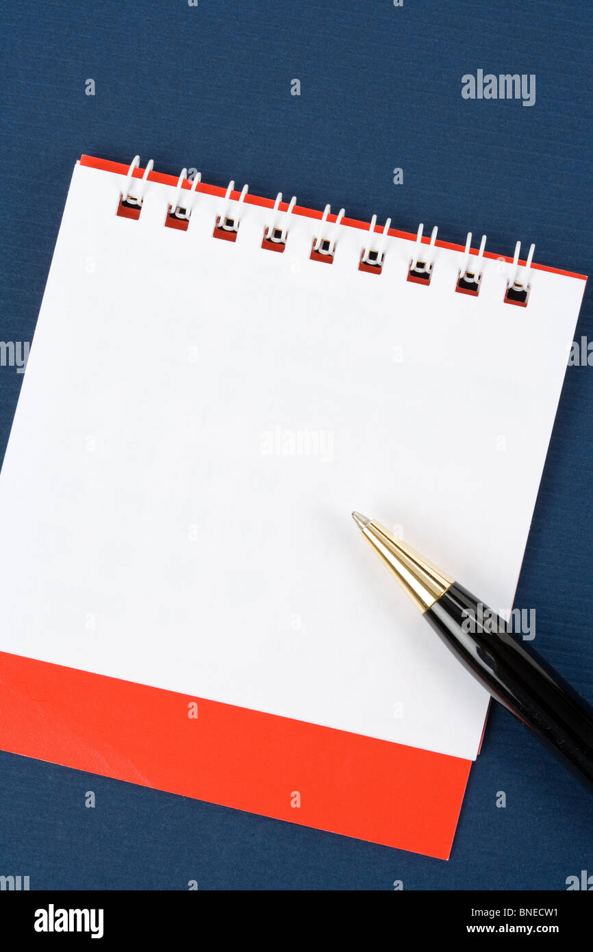 Blank Note Pad close up shot and pen Stock Photo - Alamy