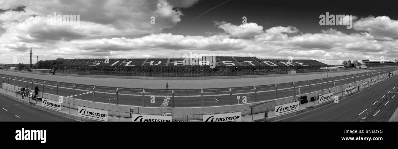 Silverstone Racing Circuit Stock Photos & Silverstone Racing Circuit ...