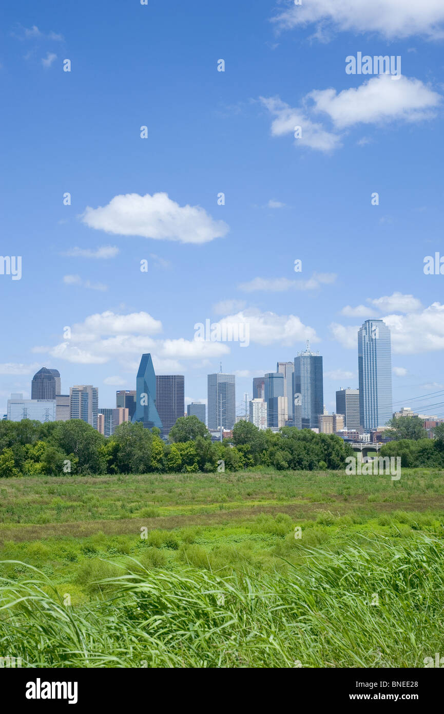 Dallas skyline hi-res stock photography and images - Alamy