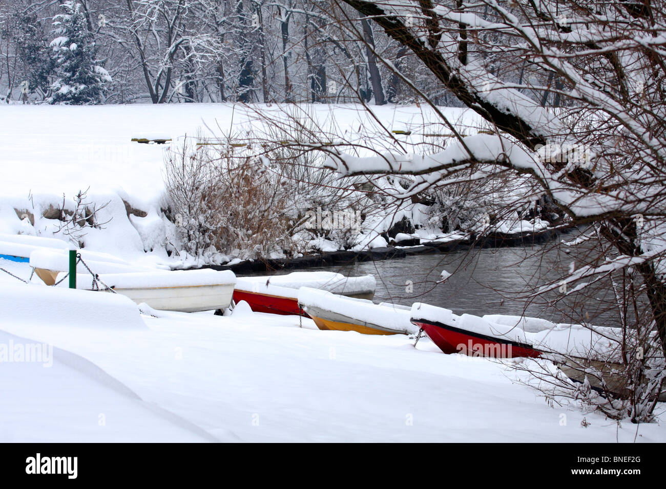 Covered boats hi-res stock photography and images - Alamy