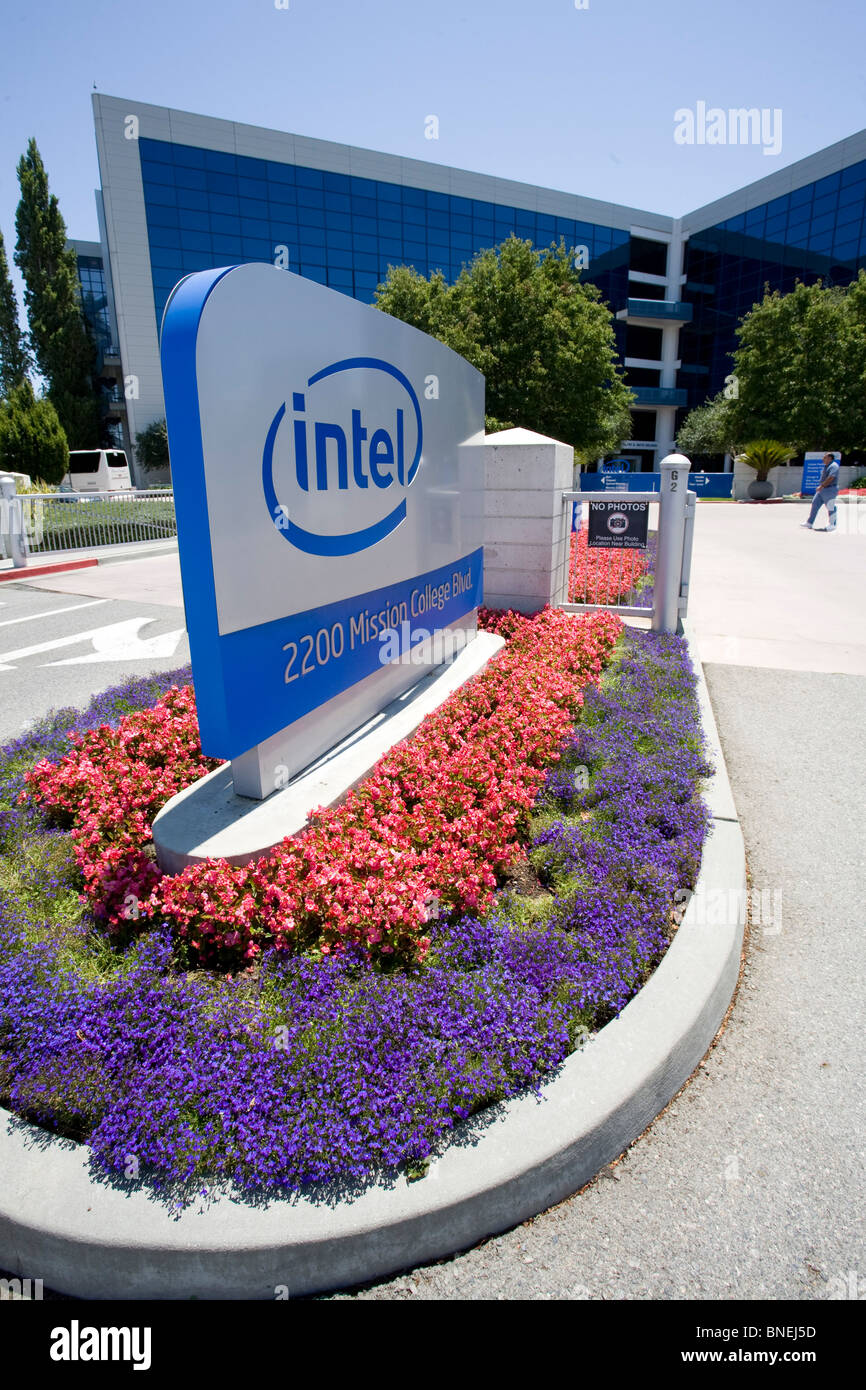 Silicon wafer intel hi-res stock photography and images - Alamy