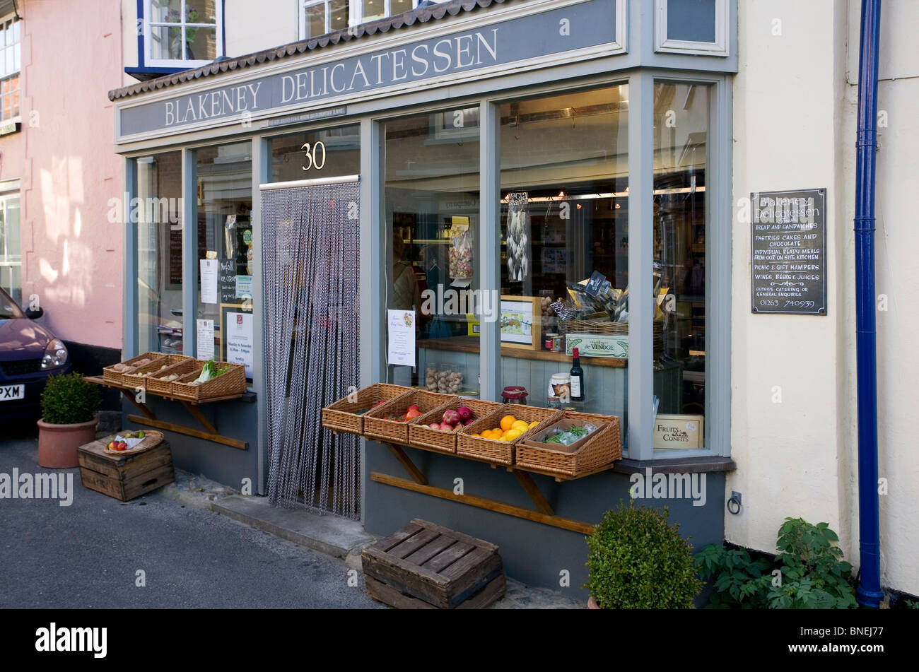 Old fashioned grocers shop hi-res stock photography and images - Alamy