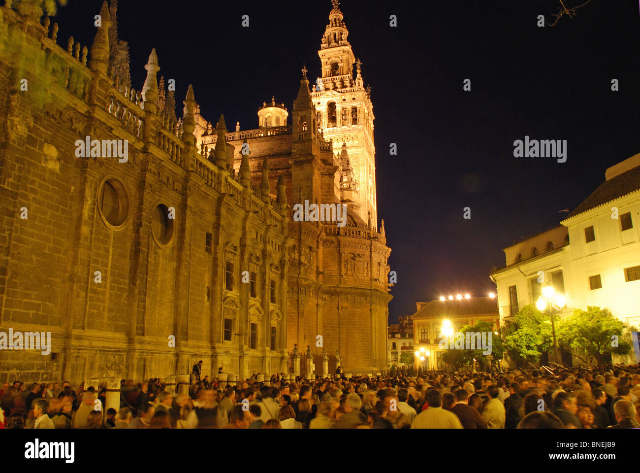 Santa Semana (Holy week), crowd alongside the Cathedral, Seville ...