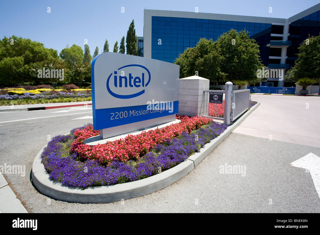 Silicon wafer intel hi-res stock photography and images - Alamy