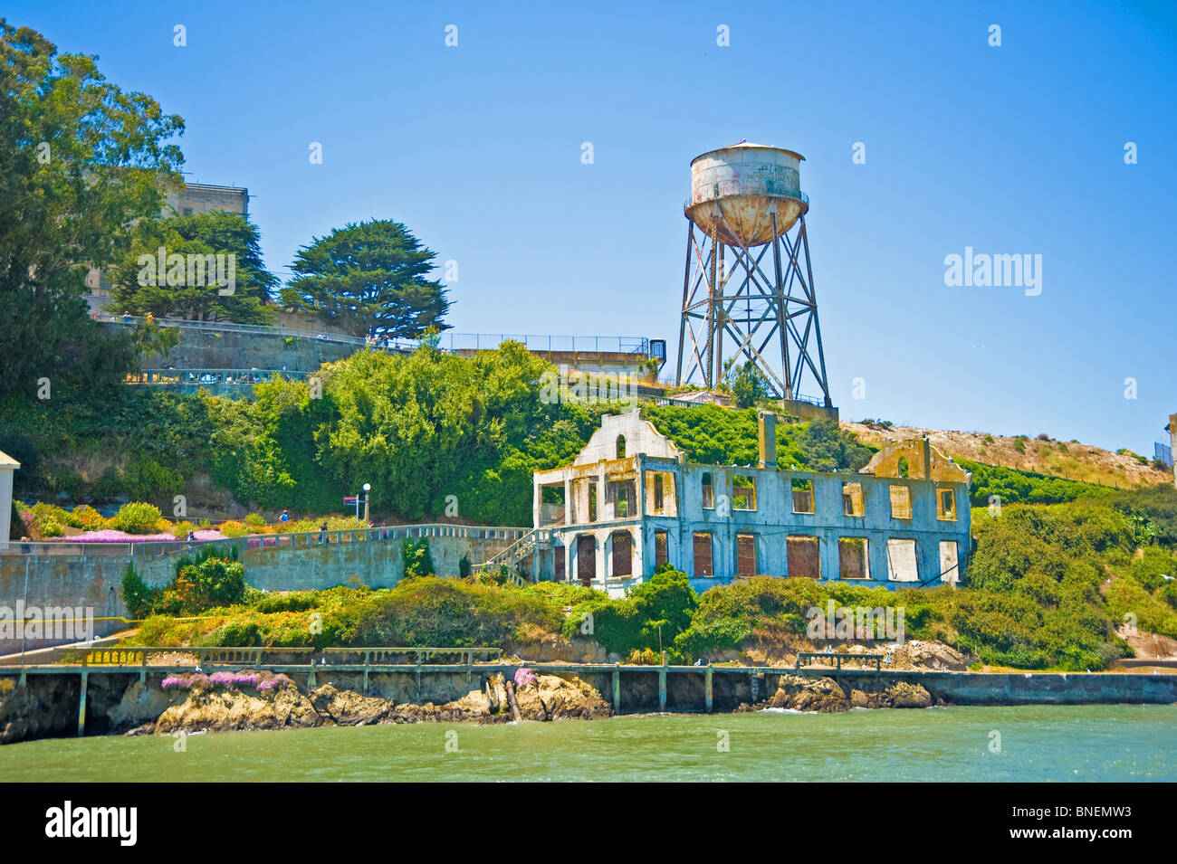 Alcatraz island prison water tank hi-res stock photography and images ...