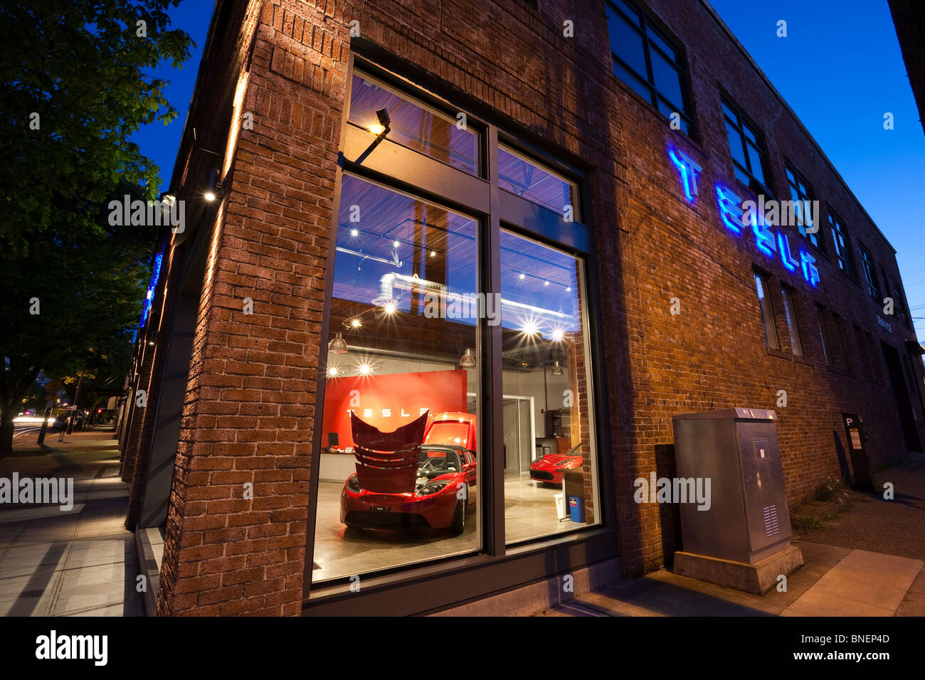 Tesla Store Seattle - South Lake Union Neighborhood - early evening ...