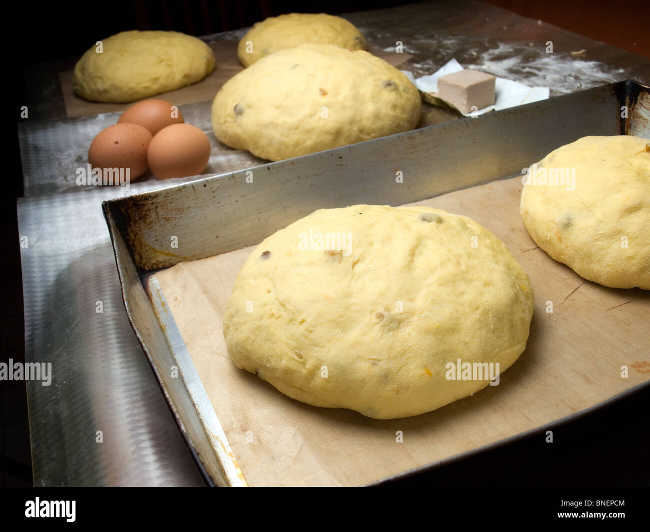 Cake in oven before hi-res stock photography and images - Alamy
