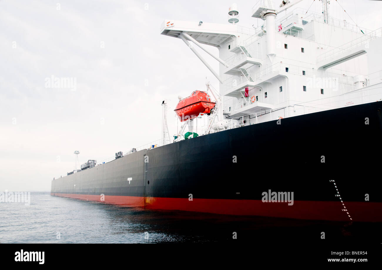 000 ton tanker hi-res stock photography and images - Alamy