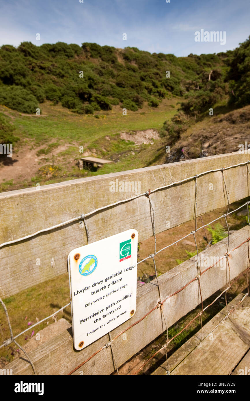 Permissive footpath sign hi-res stock photography and images - Alamy