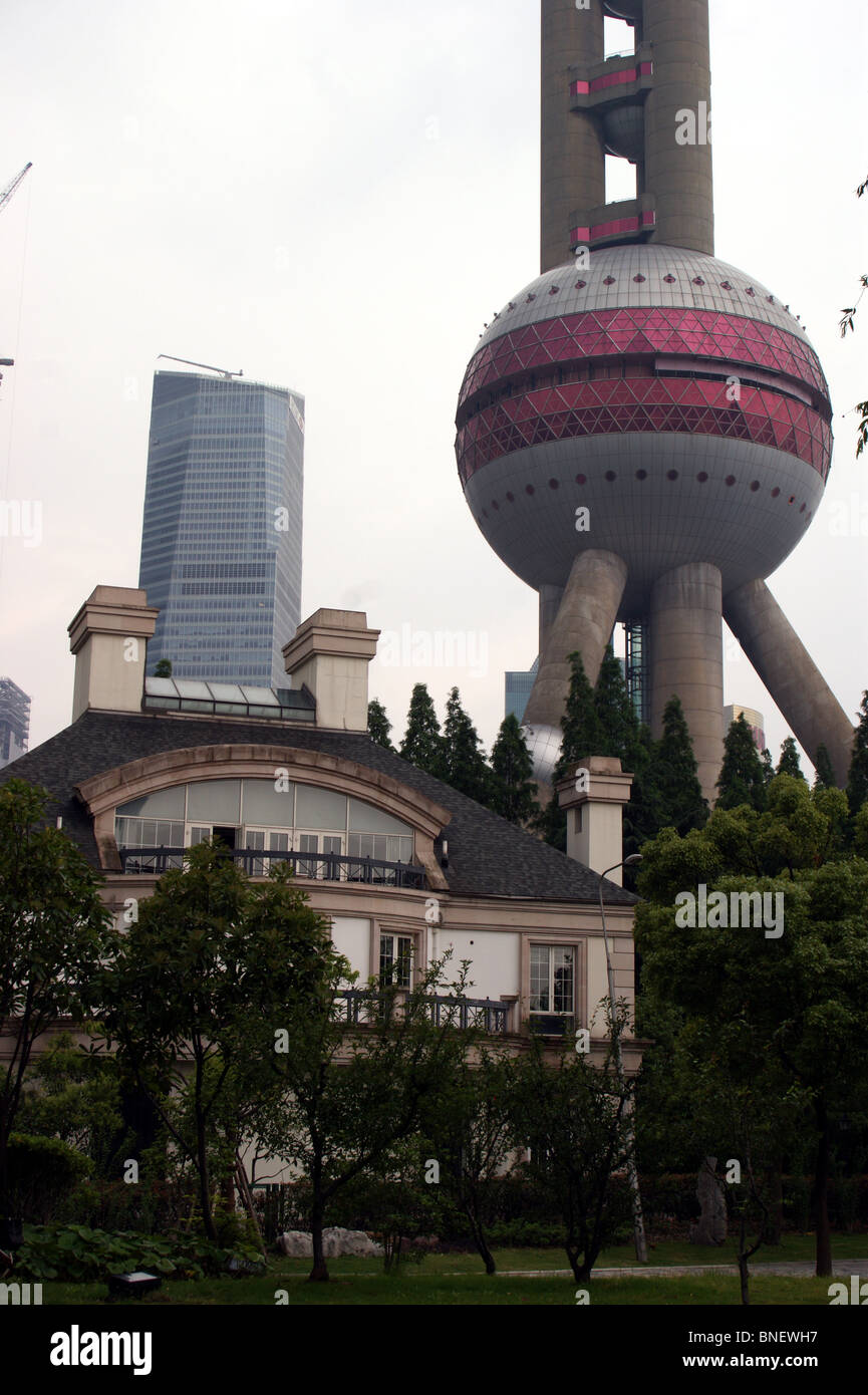 Gold building hi-res stock photography and images - Alamy