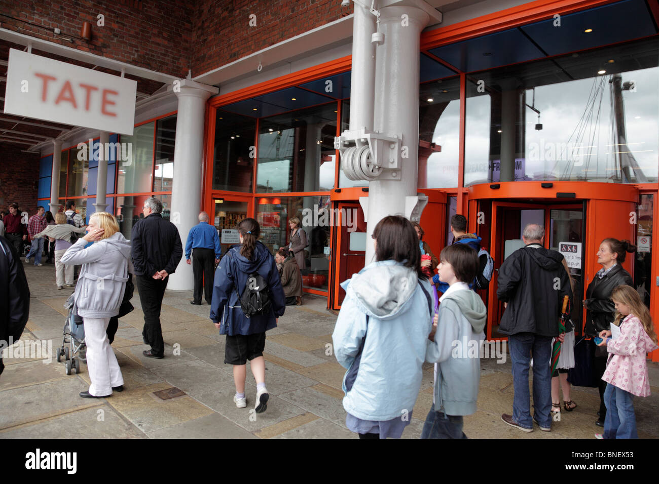 Tate liverpool albert dock hi-res stock photography and images - Alamy