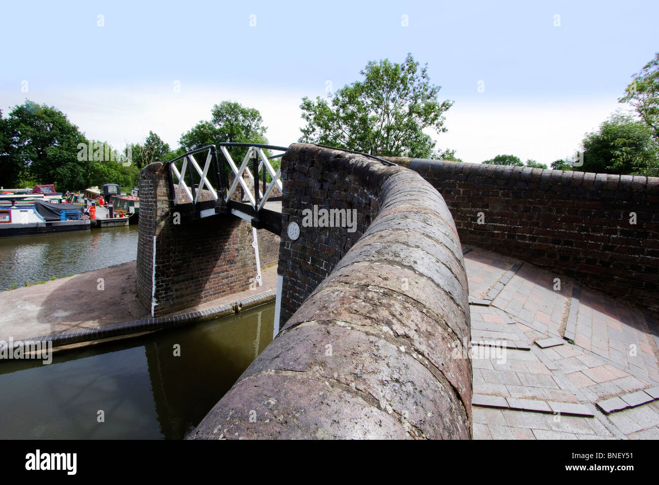 Foot bridge cross canal hi-res stock photography and images - Alamy