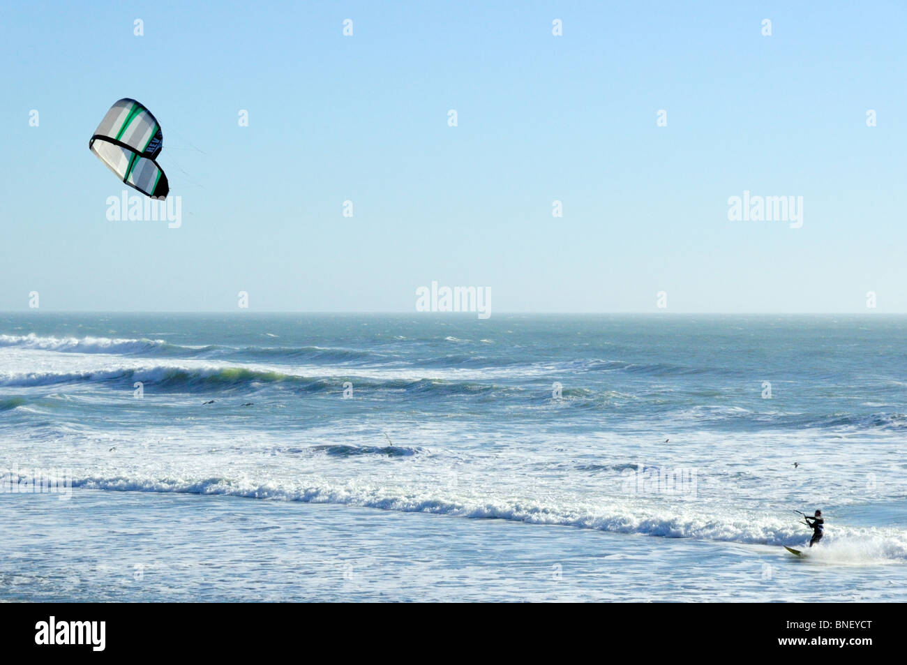Kitesurfing in the Pacific Ocean Stock Photo - Alamy