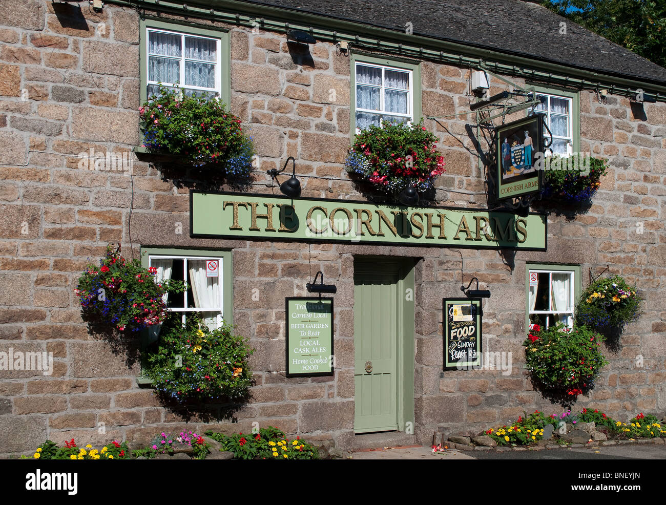Cornish arms pub hi-res stock photography and images - Alamy