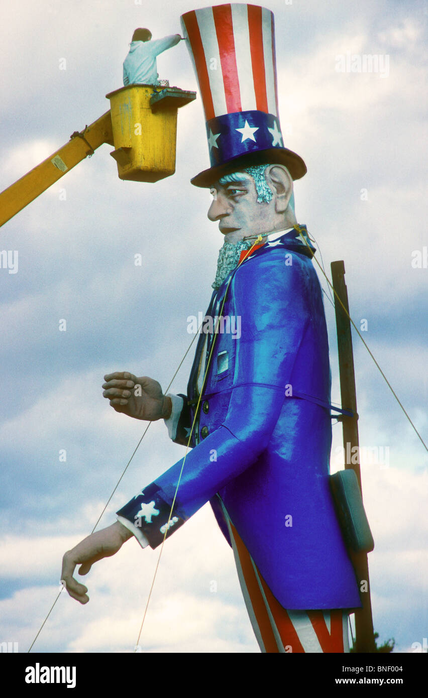 Worlds largest bucket hi-res stock photography and images - Alamy