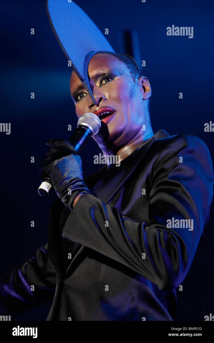 Grace jones singer hi-res stock photography and images - Alamy