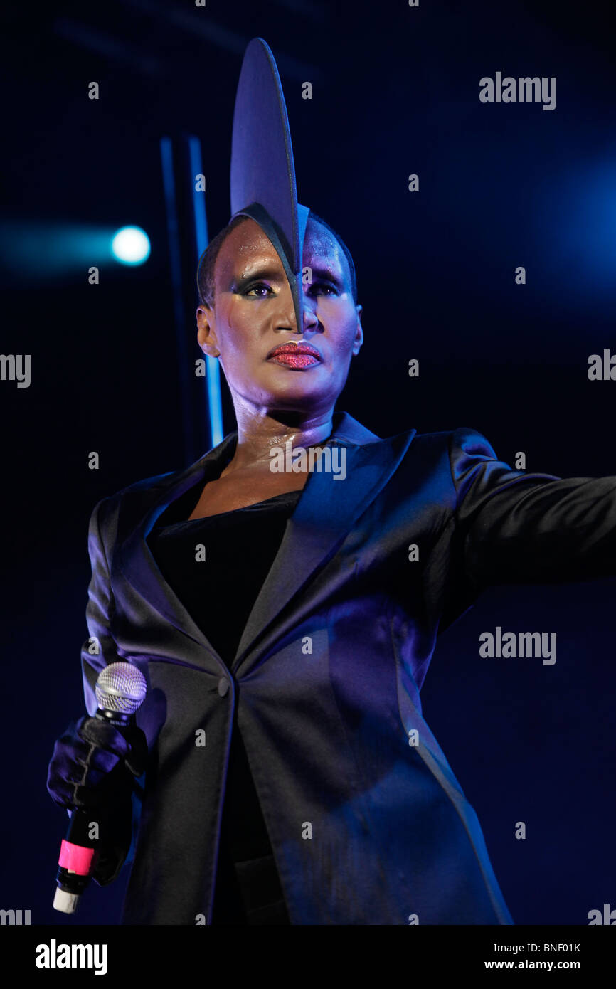 Grace jones singer hi-res stock photography and images - Alamy