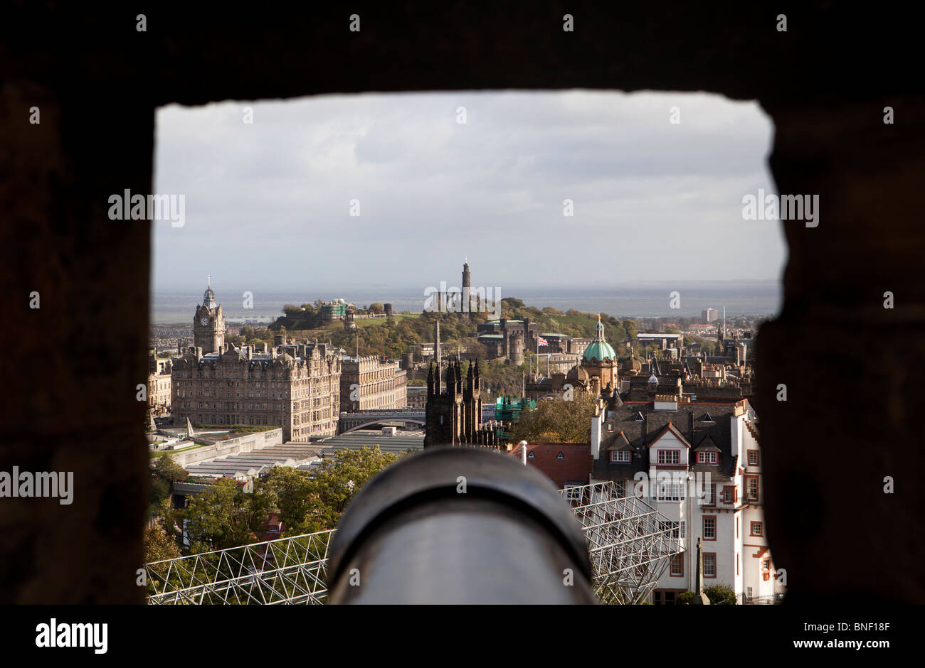 Edinburgh window view hi-res stock photography and images - Alamy