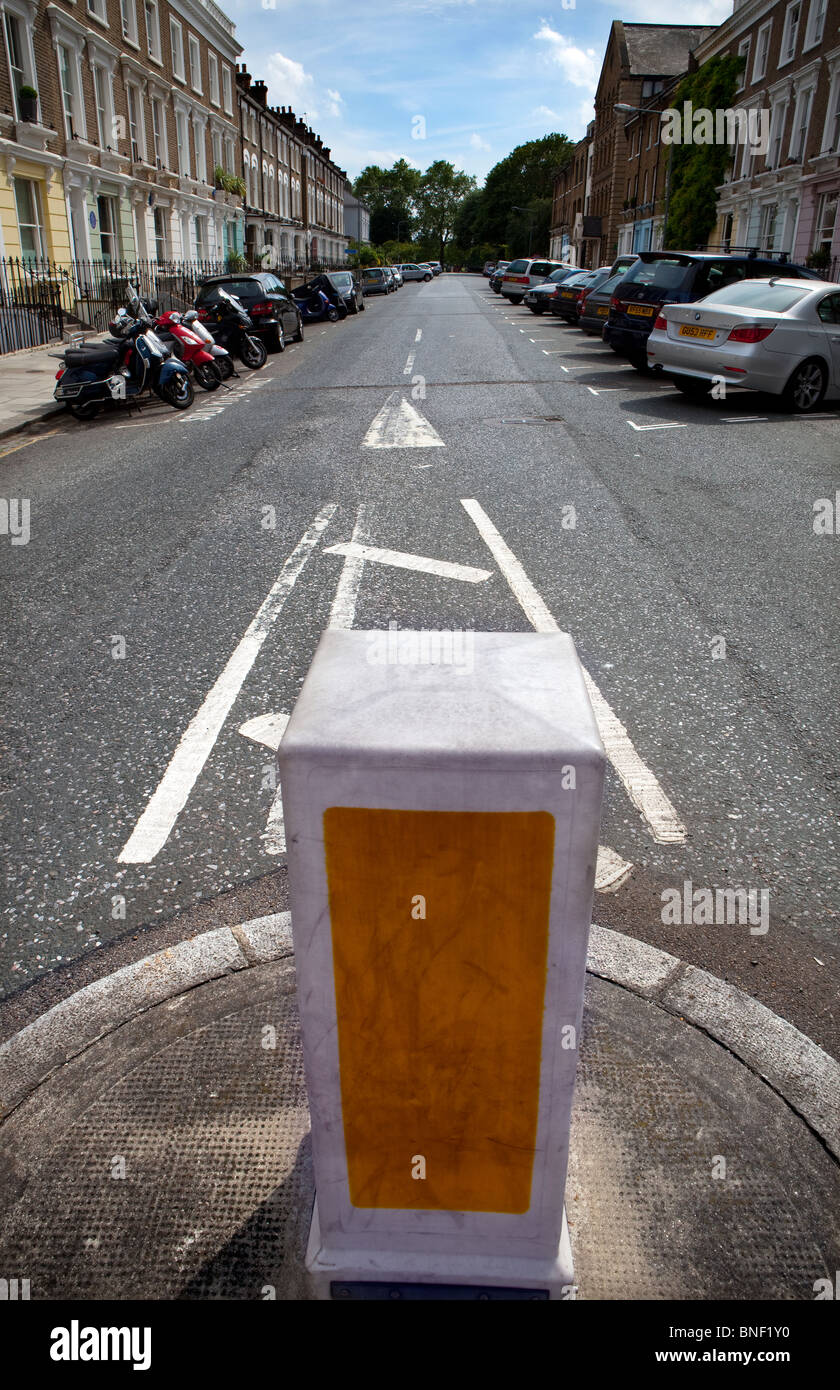 Traffic island hi-res stock photography and images - Alamy