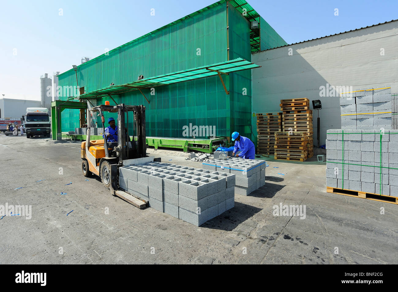 Laborers hi-res stock photography and images - Alamy