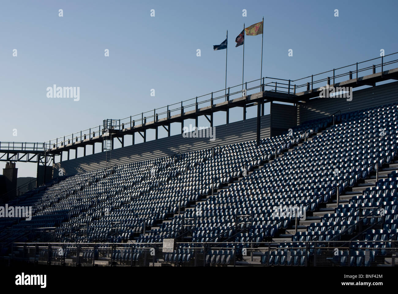 Edinburgh castle esplanade seating scotland hi-res stock photography ...